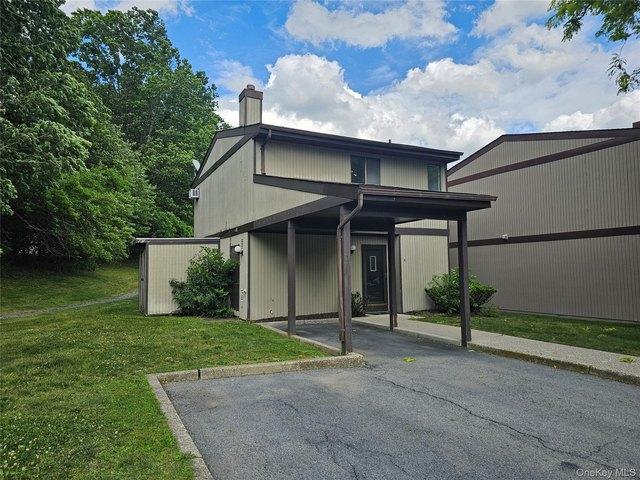 6 Eaton Ct, Middletown, NY 10940