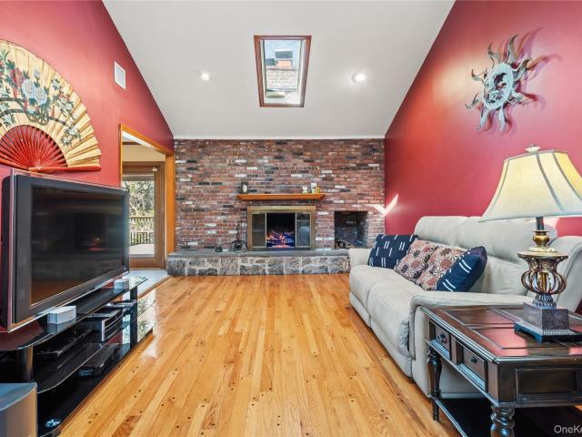 6 Edcris Ln, Huntington, NY 11743 | MLS #977360