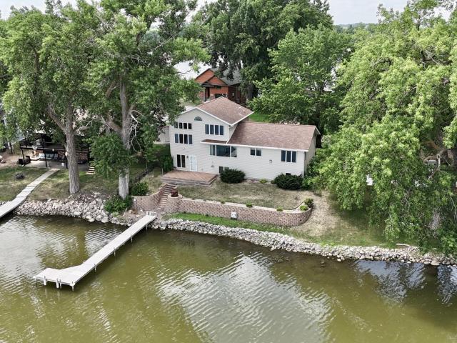 6 Edgewater Road