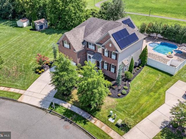 6 Edgefield Ct, Swedesboro, NJ 08085