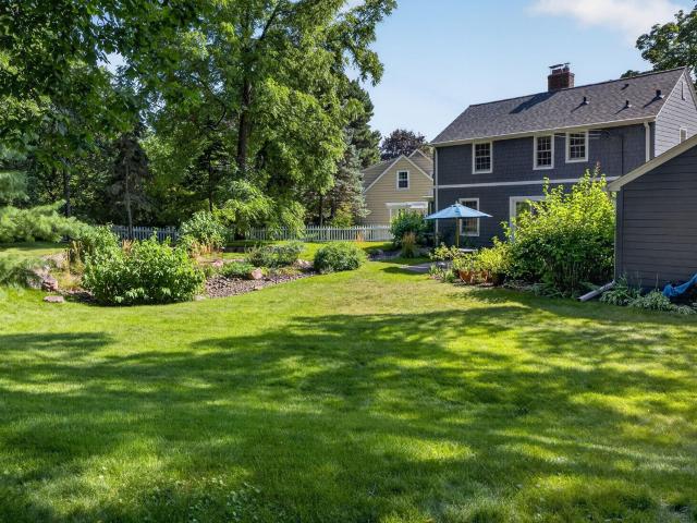 6 Edina Court