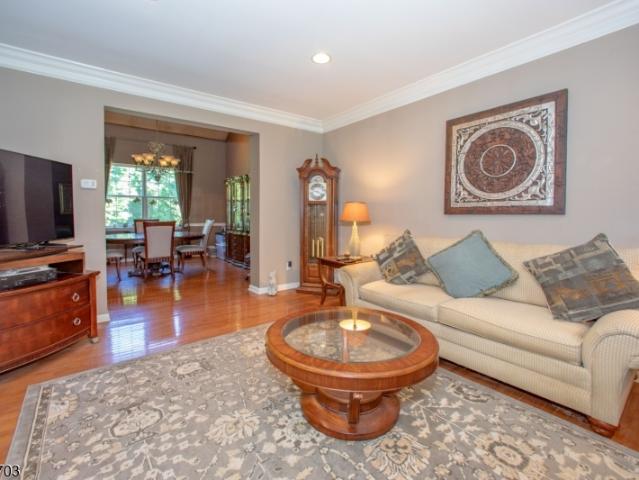 6 Eileen Dr
