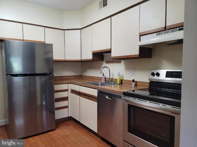 6 Elphin Court # 201
