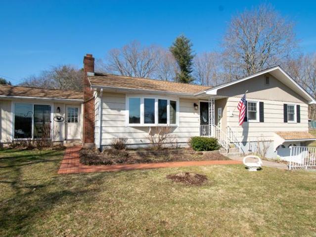 6 Elvira Dr, Middlefield, CT 06481