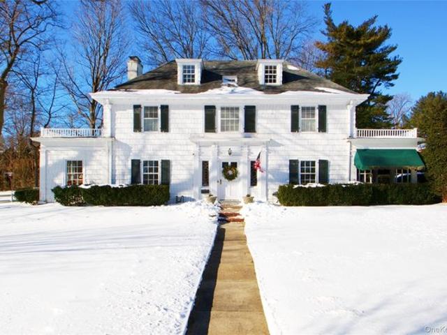 6 Emmet Pl, Garden City, NY 11530