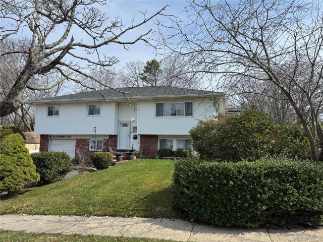6 Fairway Dr, Old Bethpage, NY 11804 | MLS #980827 | Compass