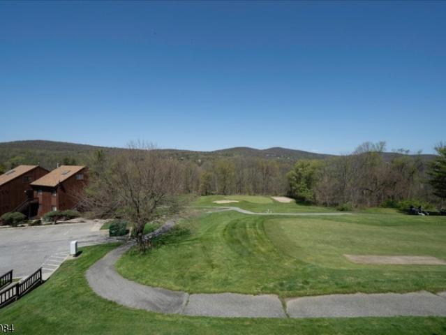 6 Falkenstein Dr Unit 8