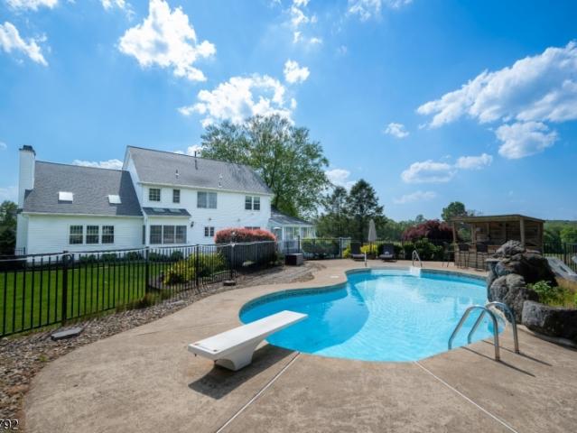 6 Fieldcrest Dr