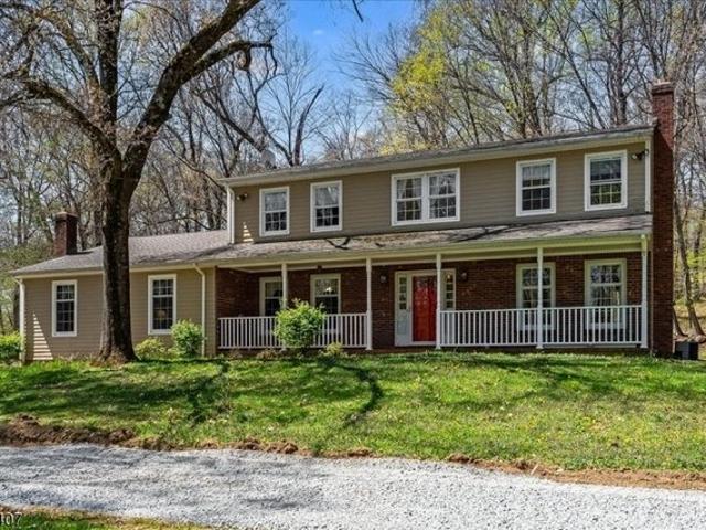 6 Fleming Ct, Washington Township, NJ 07853