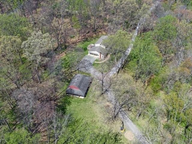 6 Fleming Ct, Washington Township, NJ 07830