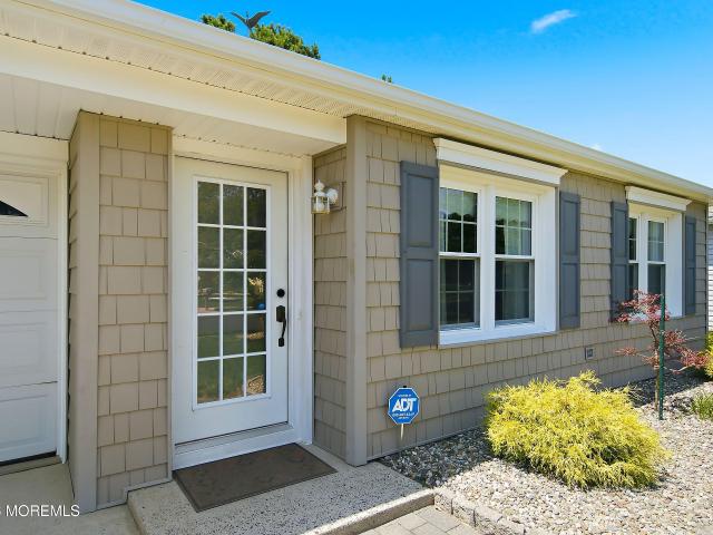6 Floral Drive