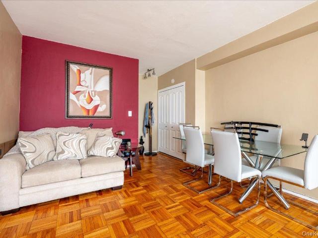 6 Fordham Hill Oval 12D