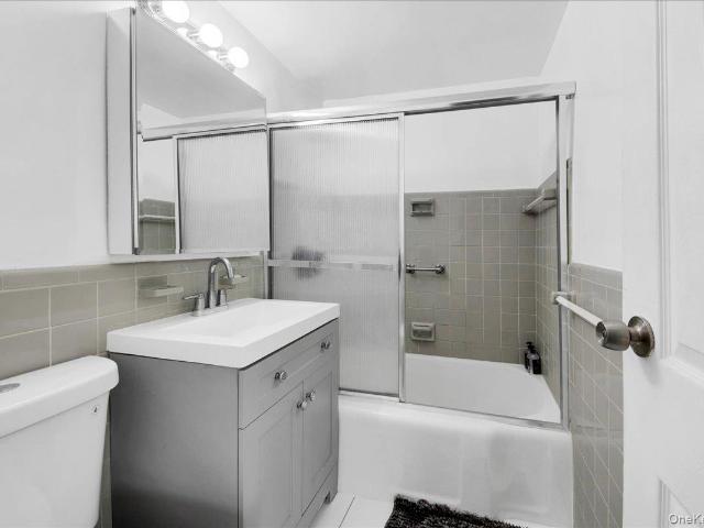 6 Fordham Hill Ovl, Unit 6A