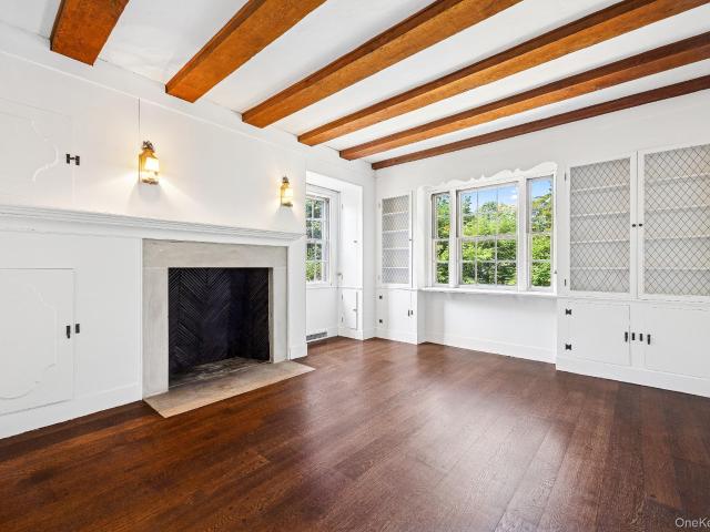 6 Fox Meadow Road