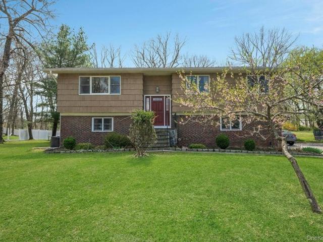 6 Foxwood Ln, Thornwood, NY 10594