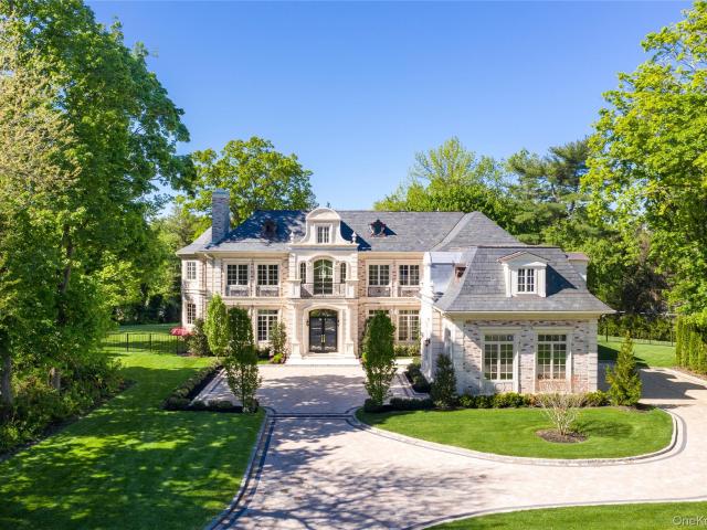 6 Foxwood Rd, Great Neck, NY 11024 | MLS #922885 | Compass