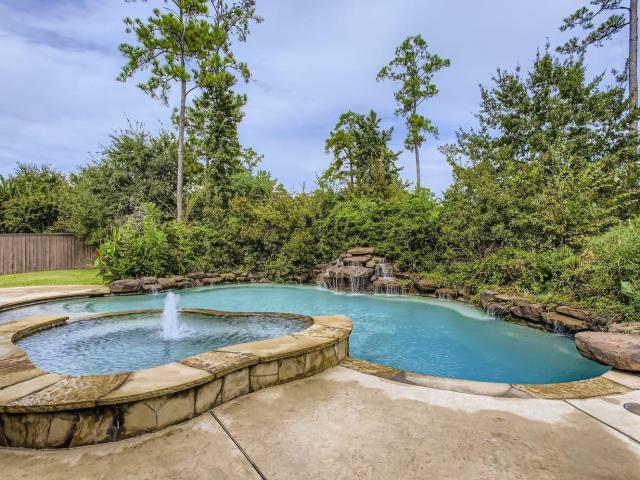 6 Freestone Stream Place