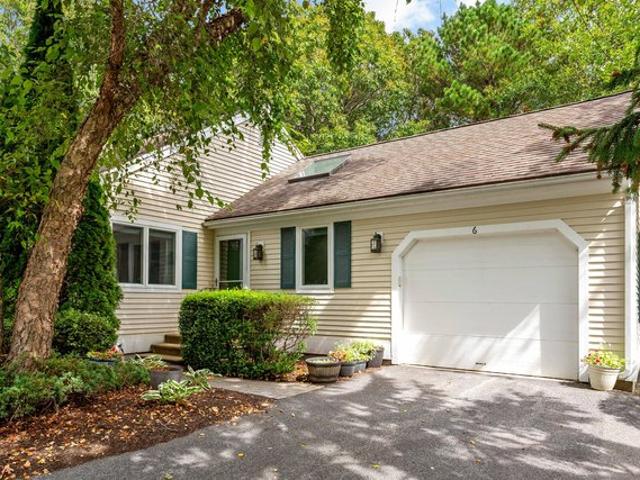 6 Friendship Ct, Mashpee, MA 02649