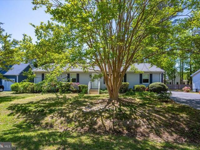 6 Frontier Dr, Ocean View, DE 19970