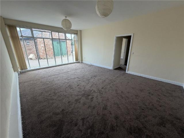 6 Gwernigron is a beautifully presented 2 bedroom barn conversion, nestled in a small development just off the A55