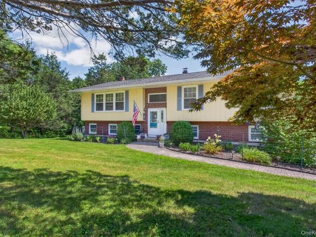 6 Gail Ln, Poughquag, NY 12570