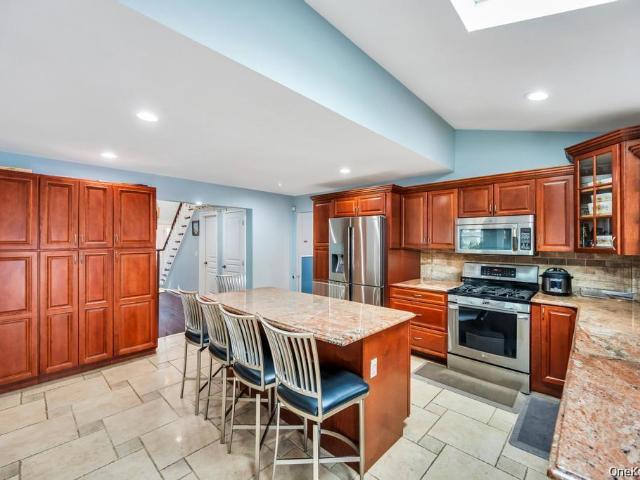 6 Garden Circle
