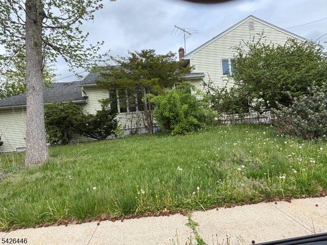 6 Grand St, Clark, NJ 07066