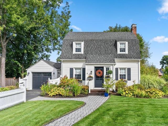 6 Greenhurst Rd, West Hartford, CT 06107