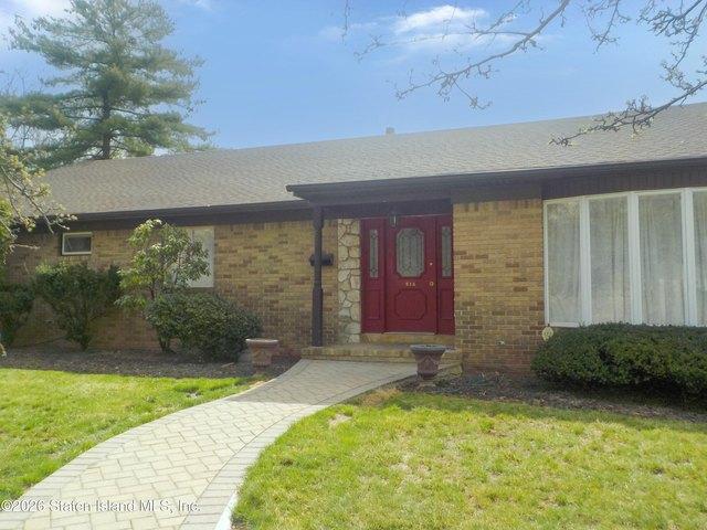 6 Hunt Ln, Staten Island, NY 10304