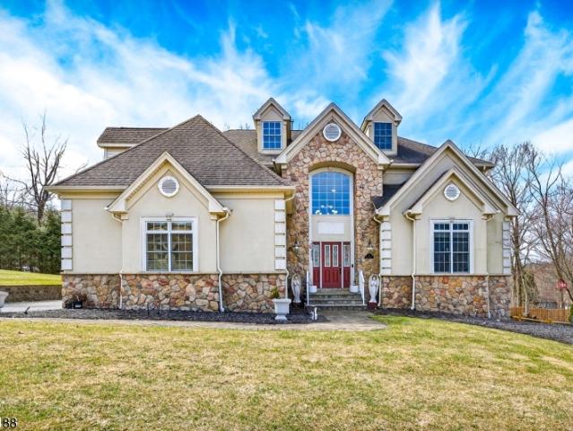6 Hunter Dr, Budd Lake, NJ 07828 | MLS #4017 | Compass