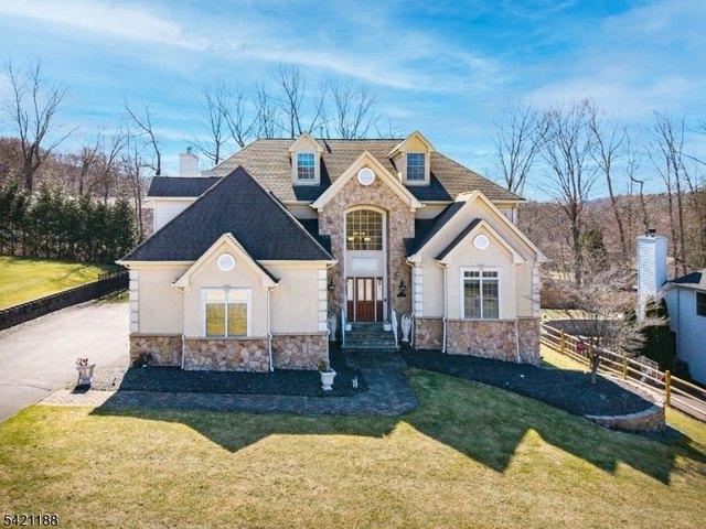 6 Hunter Dr, Mount Olive Township, NJ 07828