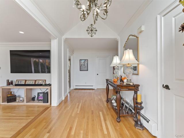 6 Hunting Ridge Road