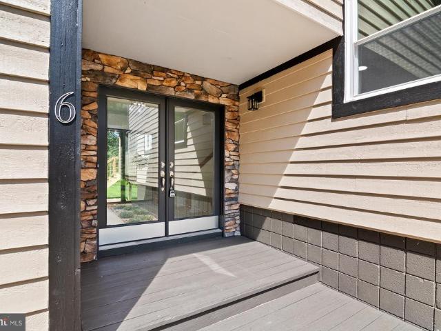 6 Huntmeadow Court