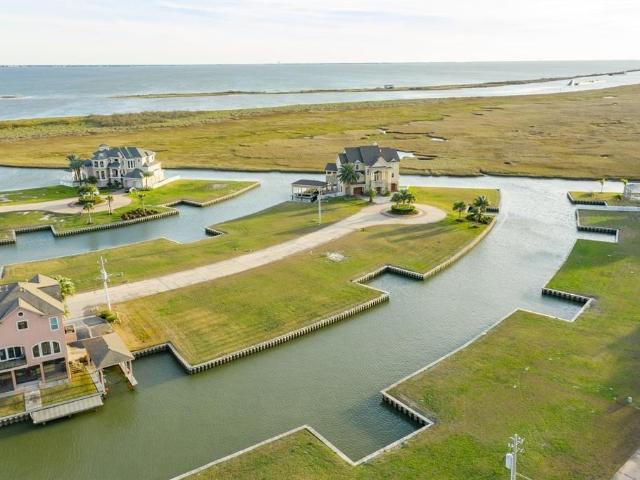 6 Half Moon, Hitchcock, TX 77563 | MLS #25647 | Compass