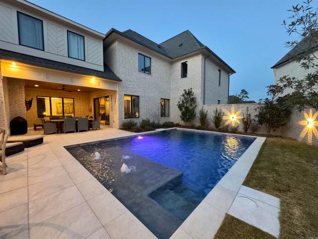6 Hallen Court