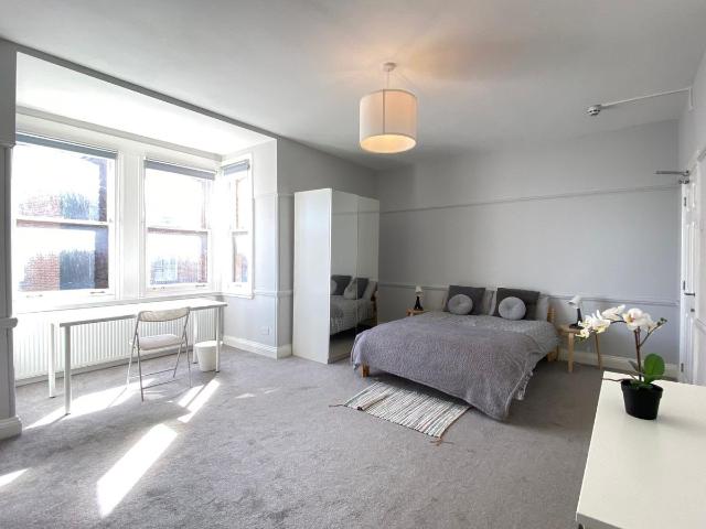 6 Hamond Hill, Chatham, Kent ME4, 6 bed property to rent, £625 pcm | PrimeLocation