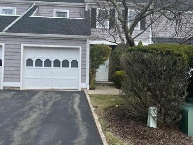 6 Hampshire Dr, Mendham, NJ 07945