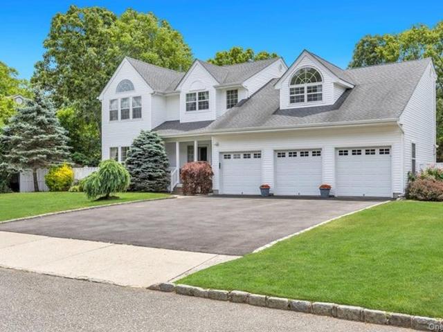 6 Hancock Ct, South Setauket, NY 11720