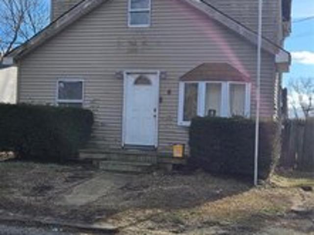6 Hansen St, Bay Shore, NY 11706