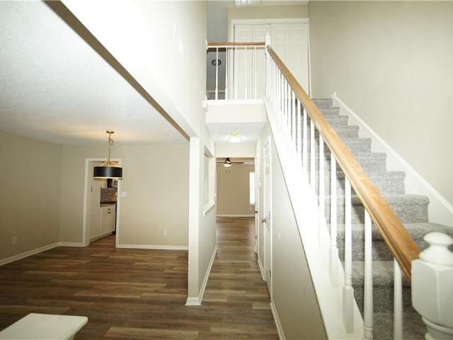 6 Hawthorn PL