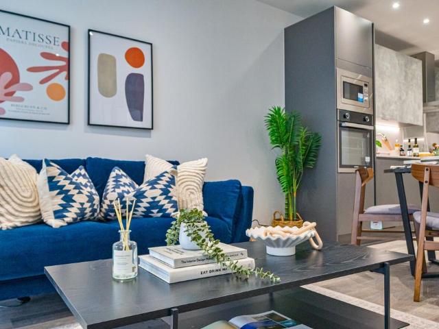 6 Headlam Avenue, London SW4 1 bed apartment to rent £2,300 pcm £531 pw