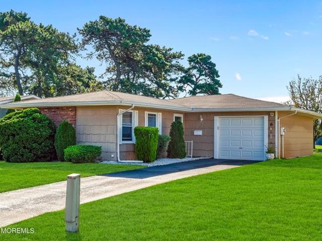 6 Heywood Ct, Brick, NJ 08724