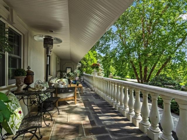 6 Hickory Dr