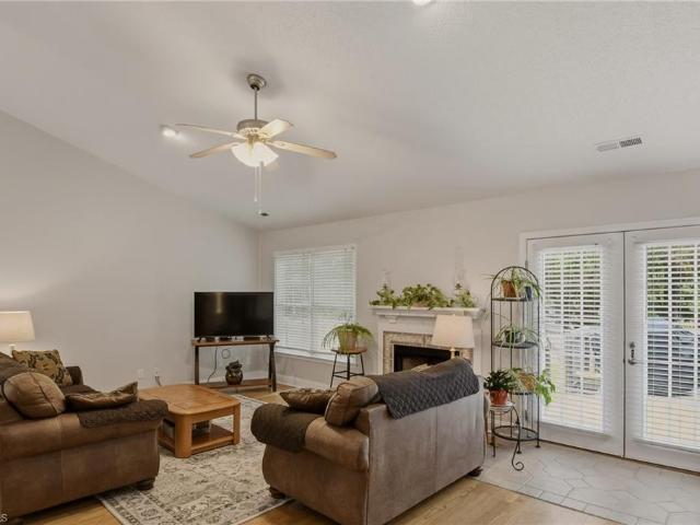 6 Hickory Knoll Court