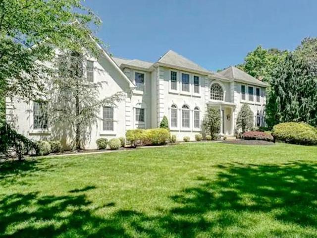 6 High Point Dr, Medford, NJ 08055