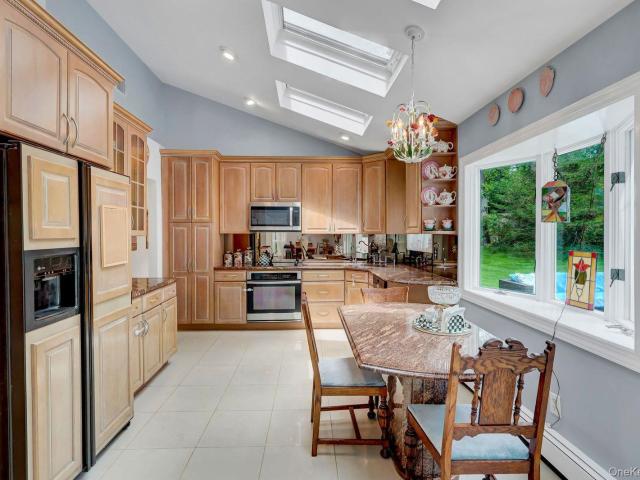 6 Highridge Drive