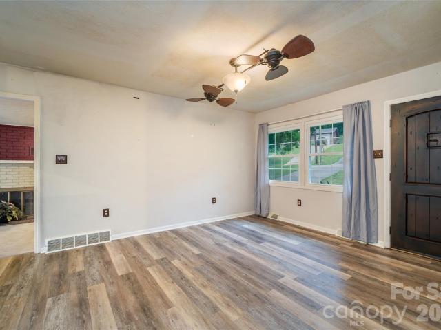 6 Hillview Circle