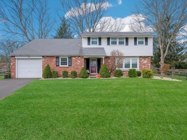 6 Hillcrest Cir, Doylestown, PA 18901