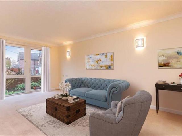 6 Homethorne House, Oak Road RH11 1 bed retirement property to rent £1,195 pcm £276 pw