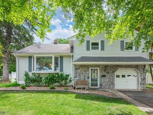 6 Honeyman Dr, Roxbury Township, NJ 07876